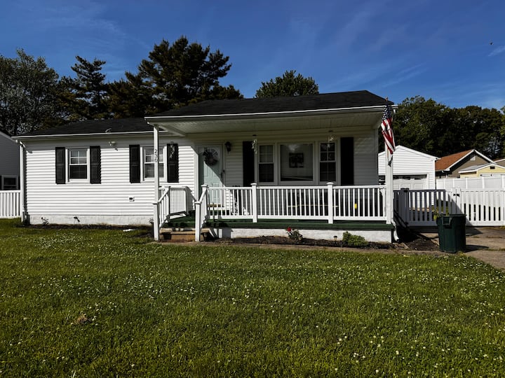Townbank Cottage
*Beach Tags Included - Pearl Beach, Cape May Point