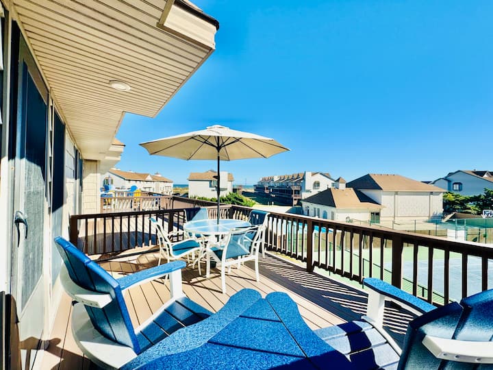 Townhome With Ocean Views And Central Location - Kitty Hawk, NC