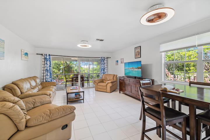 June Plum Hideaway Cottage In Grace Bay, Tci - Turks and Caicos Islands