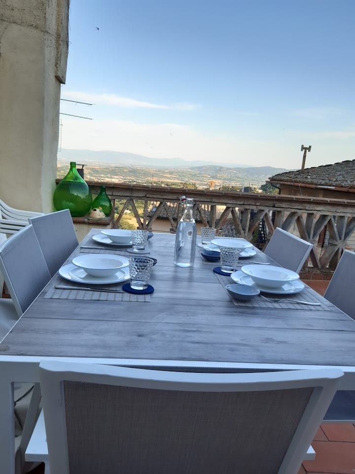 City Center Apartment W/ Terrace & Stunning Views! - Perugia