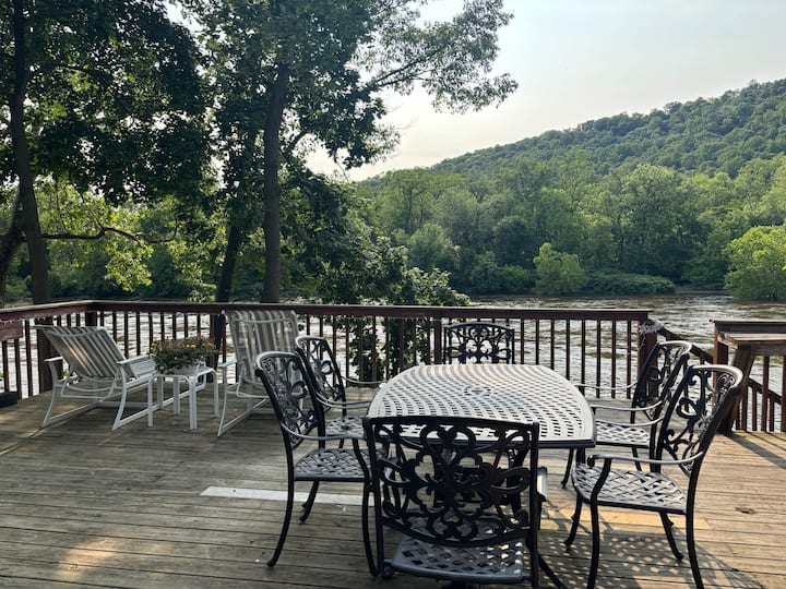 River Front Chalet - Bloomsbury, NJ