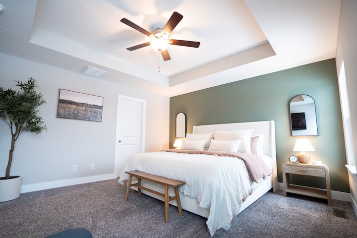 *Luxcurated-*kingbed-*arcade-grill-*backyard - Springfield, MO