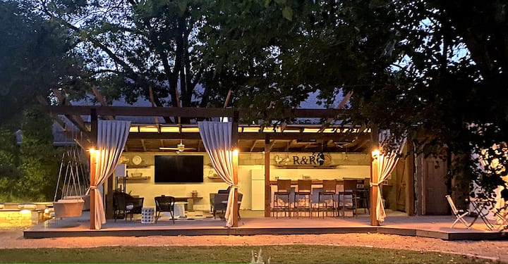 Charming Isu Farmhouse Retreat - Bloomington