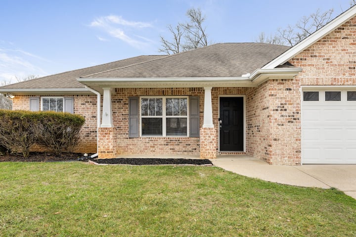 One Level Modern 3br Spring Hill Home - Columbia, TN