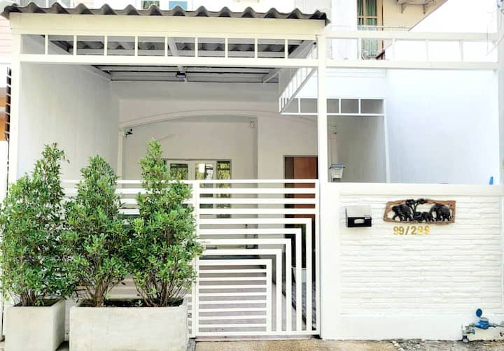 Home Sawaadee Donmuang - Lam Luk Ka