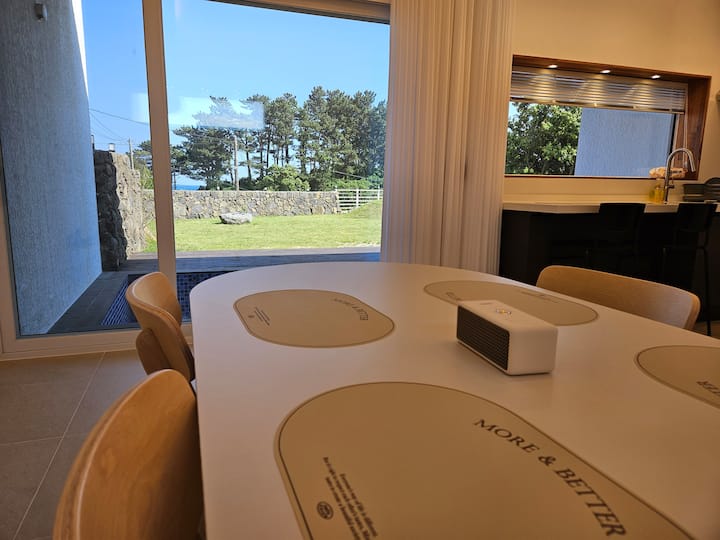 West House/오션뷰/한라산뷰/프라이빗/일출뷰/노키즈존 - Jeju-do