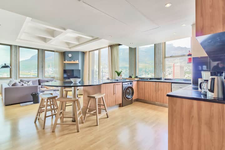 Luxurious 17th Floor Mountain View (No Power Cuts) - Cape Town