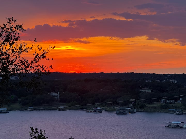 3/2.5  Tranquil Spectacular Lake Views In Lakeway - Lakeway, TX