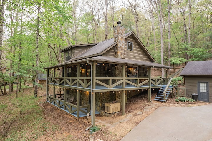 Cabin W/ Lux Gym, Firepit, Game Room + Playground! - United States