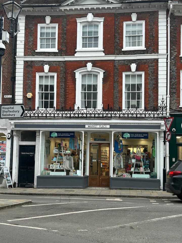 Double Room In Georgian Maisonette. Town Centre - Blandford Forum