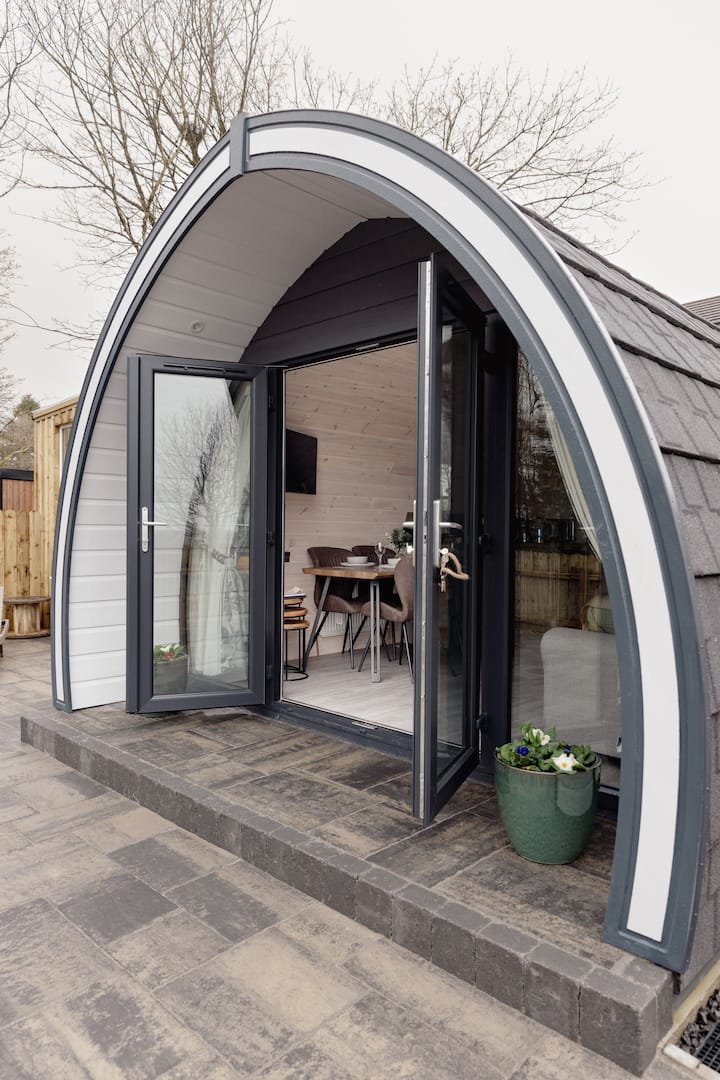Coolaness Glamping Deluxe Pod 4 & Woodies Bar - Fermanagh