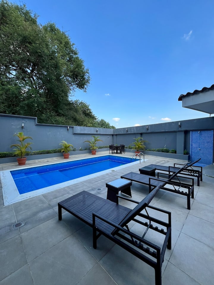 Luxe Vista Condo At Merendon - Cofradía