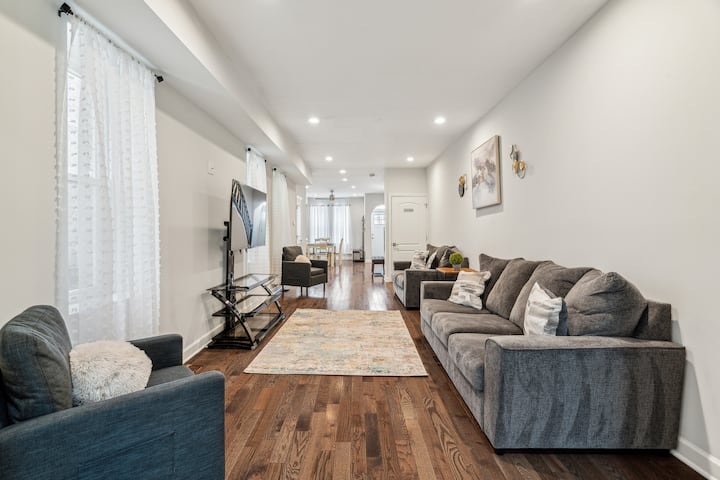 Urban Comfort: Townhouse In South Philly - Bala Cynwyd