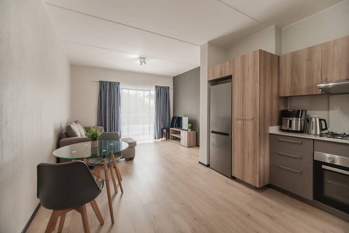 Furnished 2 Bedroom, 2 Bed, Uncapped Internet - Lanseria