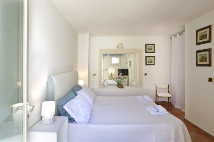 Anemone Private Bedroom & Bathroom - Nardò