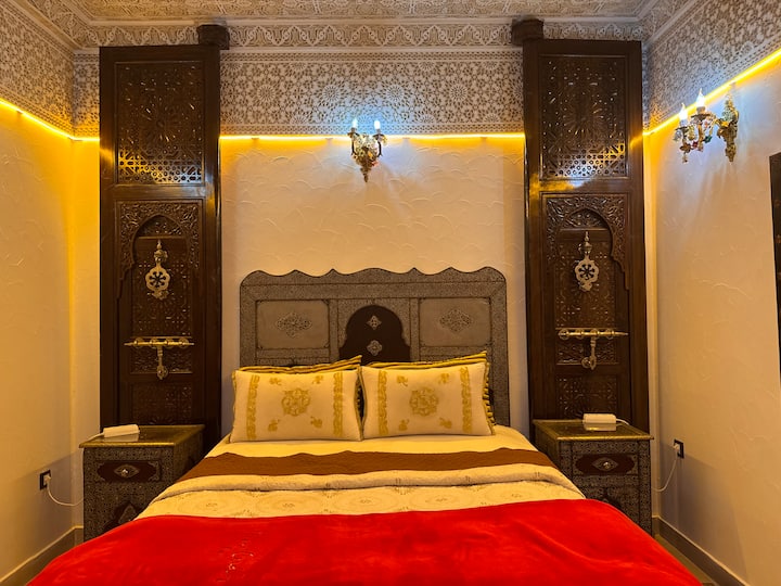 Queen Bed - Room Full Of Moroccan Art - Meknes