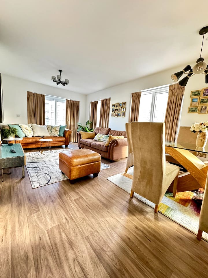 The Mirrored House (Whole Flat) - Dartford