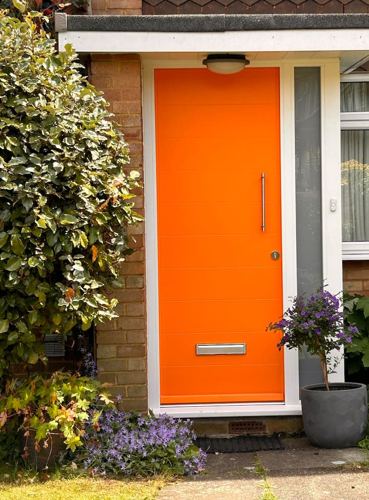 Orange Door House - Hounslow
