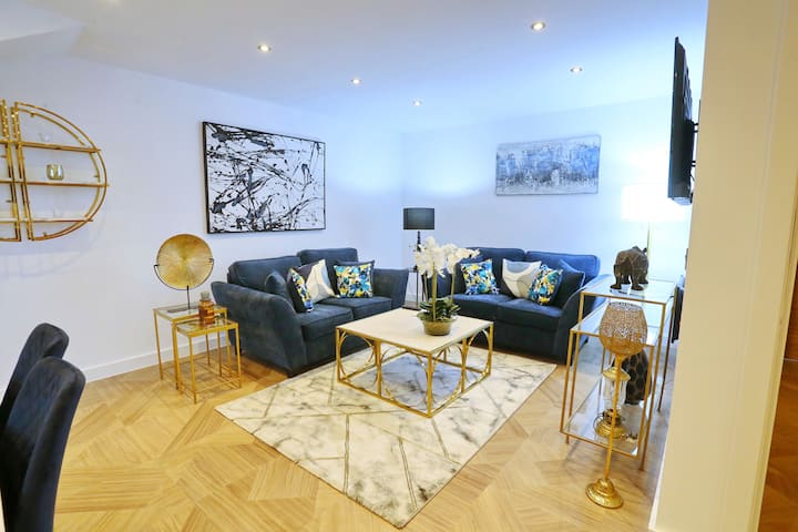 Luxury Apartment 7 Mins Walk To Salford Central - Salford