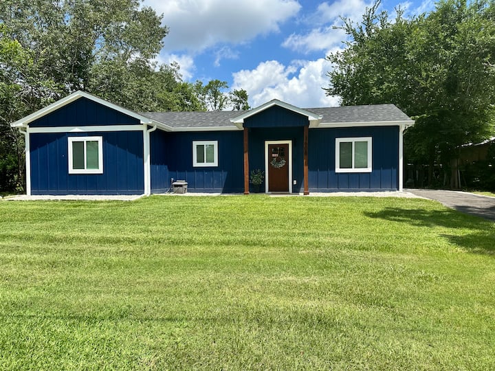 Pineywoods Blue Cottage - Lufkin, TX