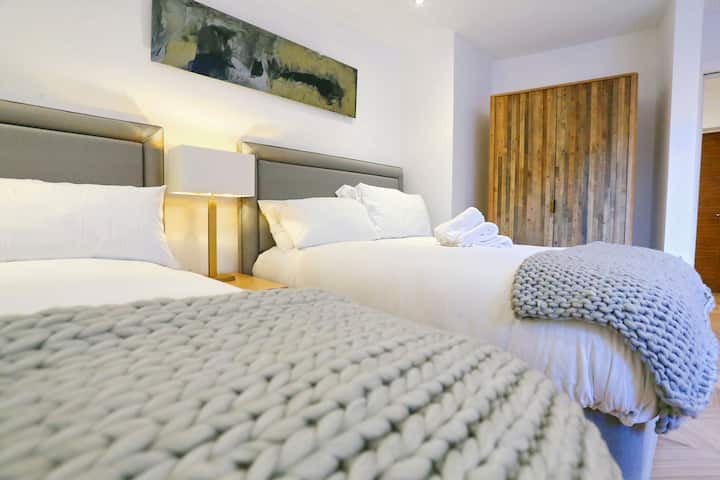 Super King Penthouse Minutes From Arndale Centre - Salford