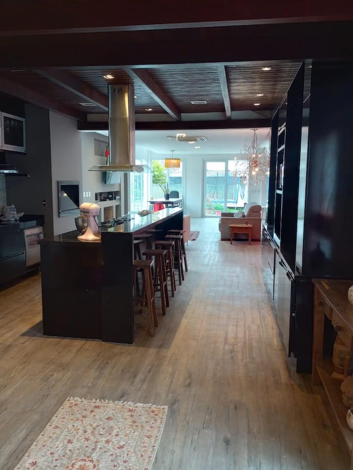 Open Concept Home With Fireplace, Yard And Pool - Porto Alegre