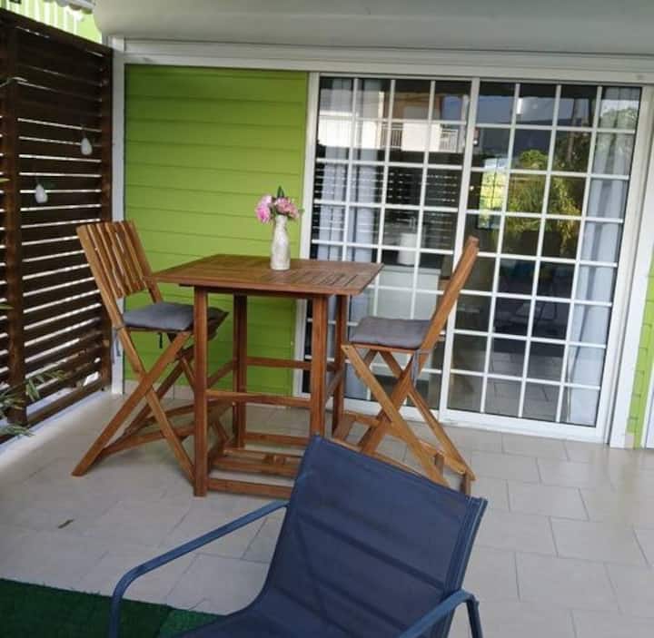 Location Saisonnière
Studio éQuipé
Sainte-anne - Guadeloupe