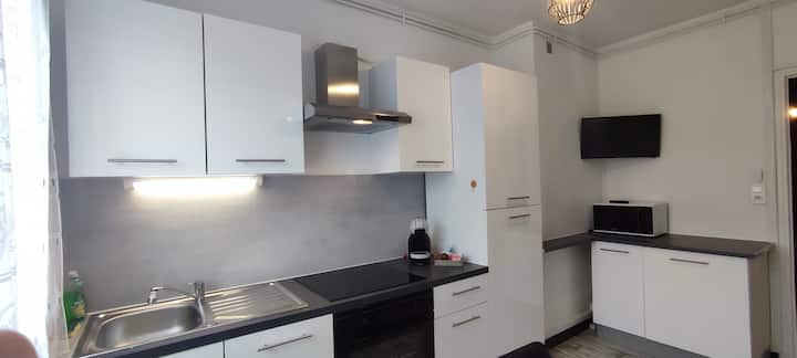 Appartement 4 Pers, 2 Ch., Parking Gratuit Facile - Montceau-les-Mines