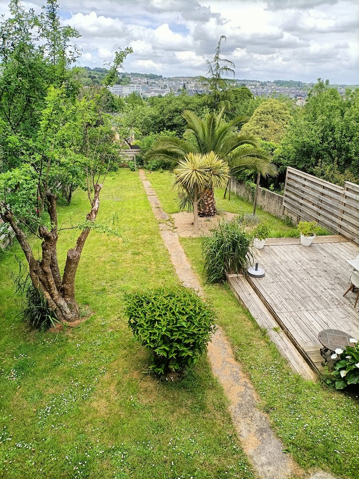 Emplacement Ideal Pour Visiter Tout Le Finistère. - Landerneau