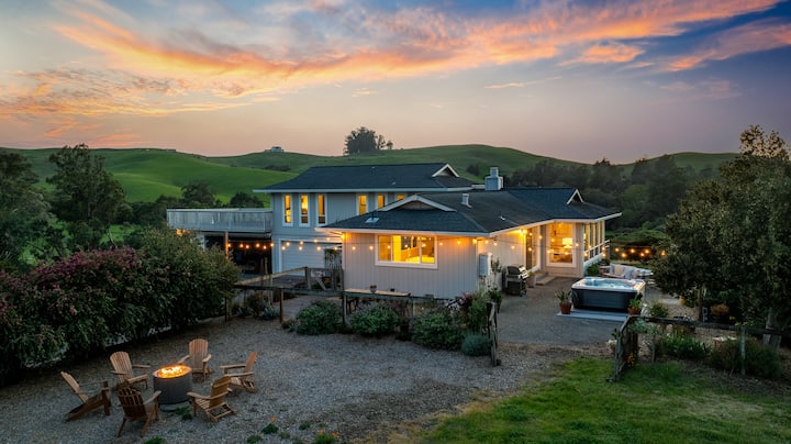 Luxury Sonoma Farmstay | Animals, Hot Tub, Firepit - Petaluma, CA
