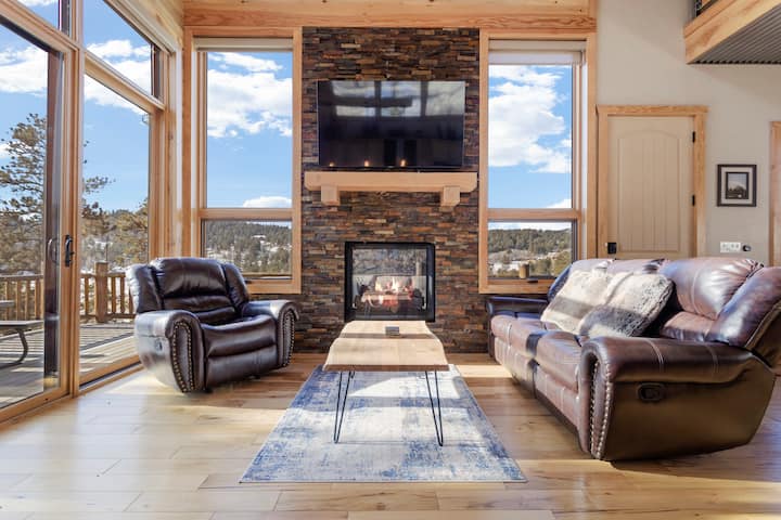 Serenity+hot Tub | Pine Retreat - Staunton State Park, Pine
