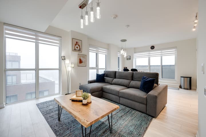 3 Bedroom 2 Bathroom New Condo With Parking - Toronto