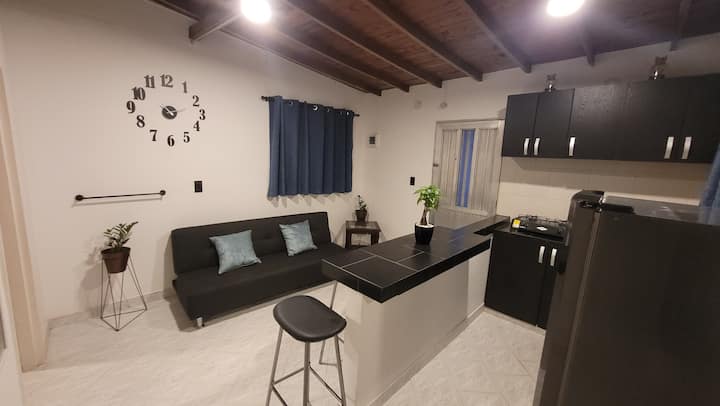 2 Bedroom Apartment In La Familia Hostel In Manila - Medellín