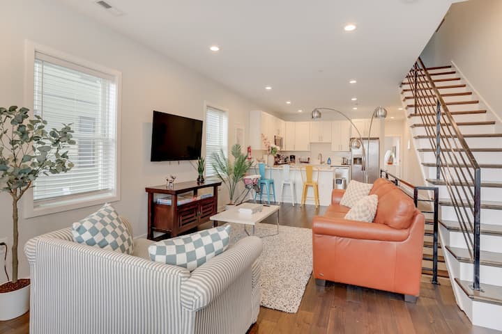 "Pura Vida" 4 Bedroom Home By H St & Union Market - Washington, DC