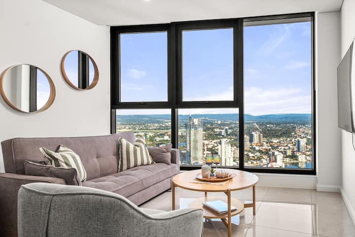 Lovely Beachfront 2b Apt In The Heart Of Surfers - Gold Coast