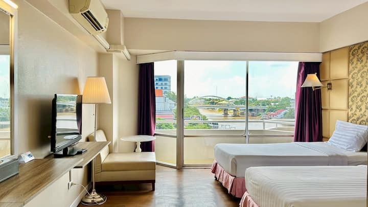 Deluxe King Bed With River View - 阿瑜陀耶