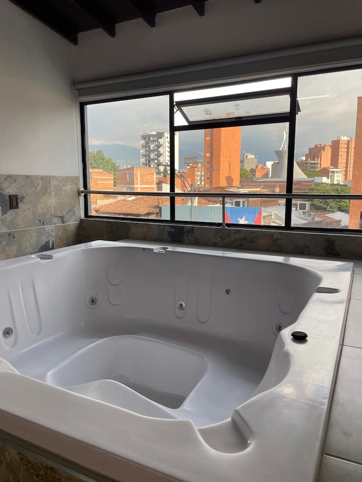 Apartmentwithjacuzzi-balcony-dailycleaning-aircond - Medellín