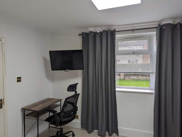 A Quiet And Private Place To Stay - Edgware