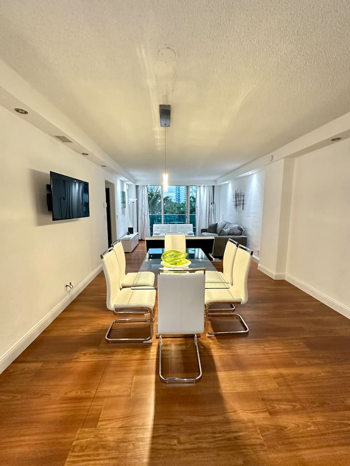 Our Cozy Home On The Beach - Hallandale Beach, FL
