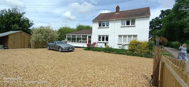 Relax, Log Fires Hot Tub & Foreshore Dog Walks! - Chepstow