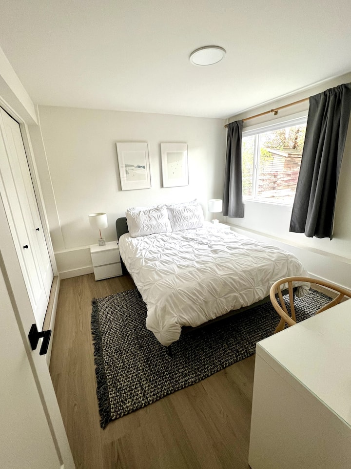 Bright + Cozy Garden Suite - Victoria