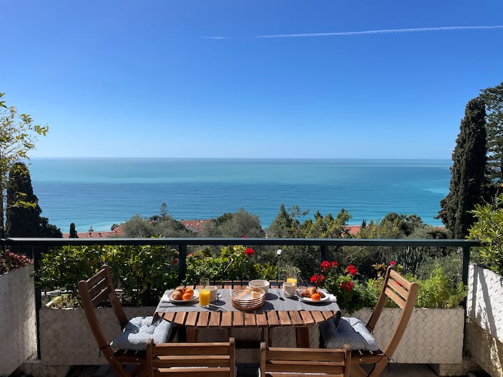 Sea View Heaven | With Balcony & Free Parking - Sanremo