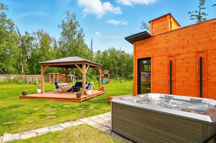 Hot Tub/sauna, 10 Min To Hikes, 7 Min To Town, 4br - Alaska
