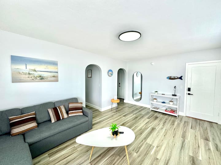 30 Secs To Sand! 3br/2ba Retreat For Up To 14! - Clearwater Beach, FL