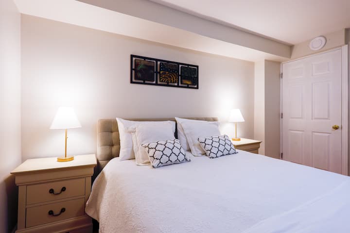 1,200sq Ft Comfy/clean Home With Luxury Bedding - Mississauga