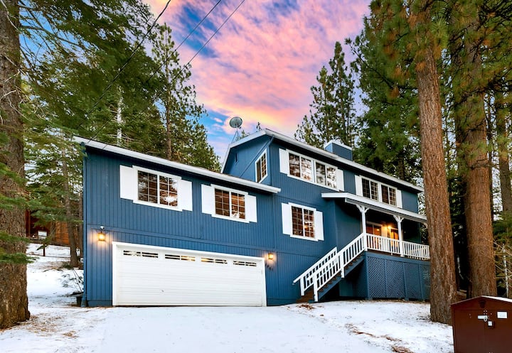 Cozy Wooded Haven W/ Hot Tub Near Heavenly Village - South Lake Tahoe, CA