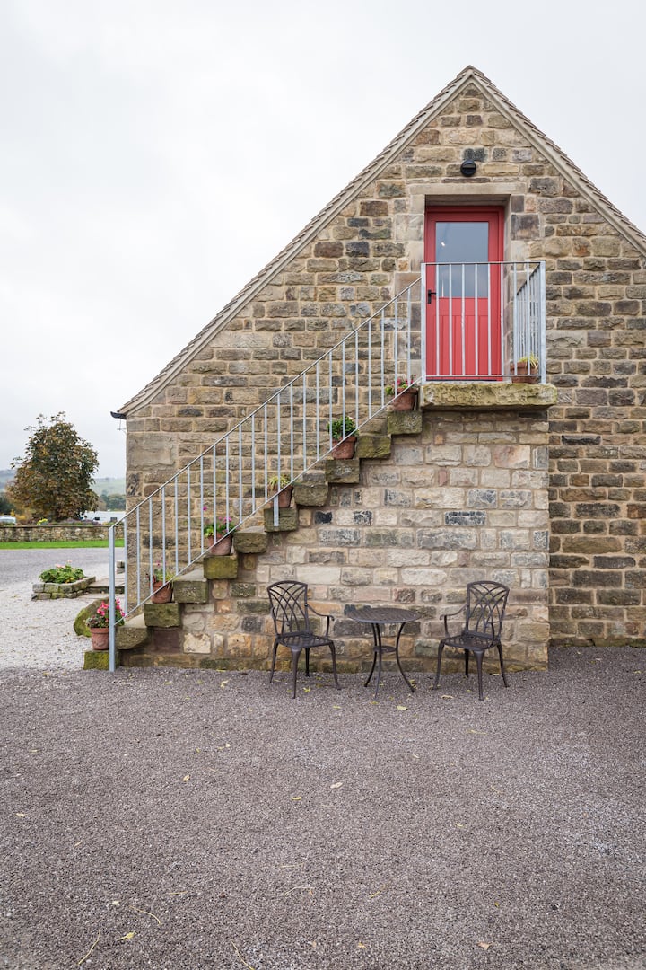 Loft W/ Log Burner Nr. Hartington, Peak District - Hartington