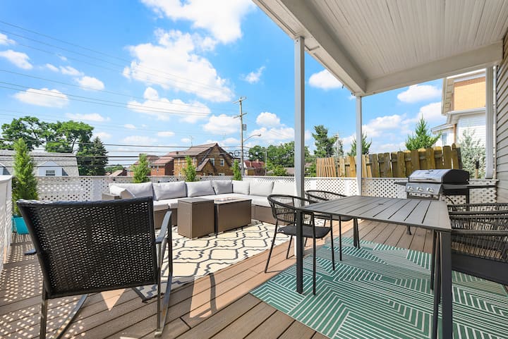 Oversized Deck | Views | Fire Pit | Private Garage - Pittsburgh, PA