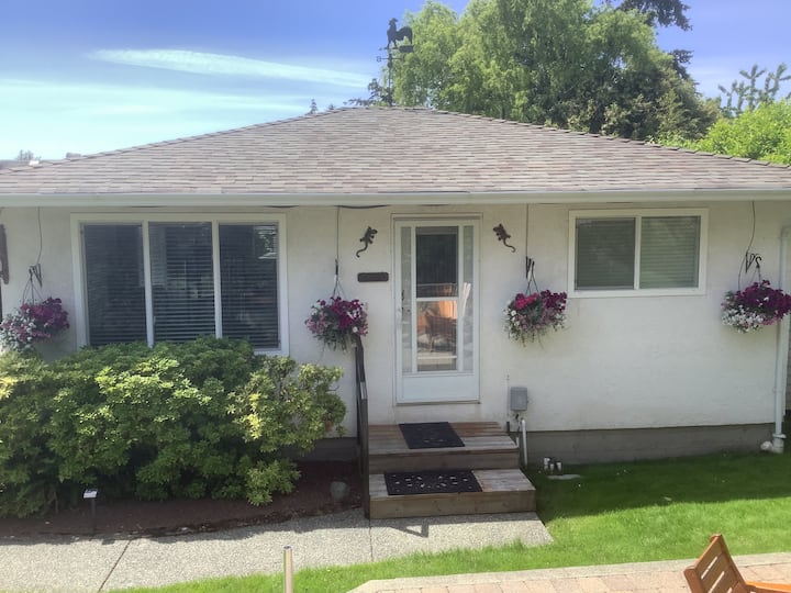 Garden Guest Suite Centrally Located In Victoria - 빅토리아