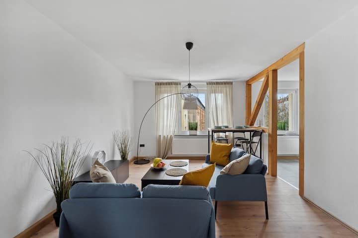 Modern 4br Apartment With Brand New Furnishing - Wuppertal